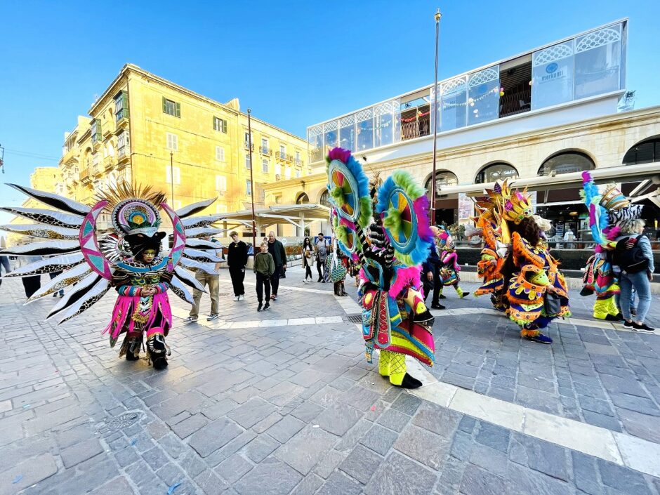 【マルタのカーニバル！！】マルタ島の伝統的なフェスティバルをレポート！！世界遺産の街バレッタのグランドフィナーレはお祭り騒ぎ！ | ママお医者 ...